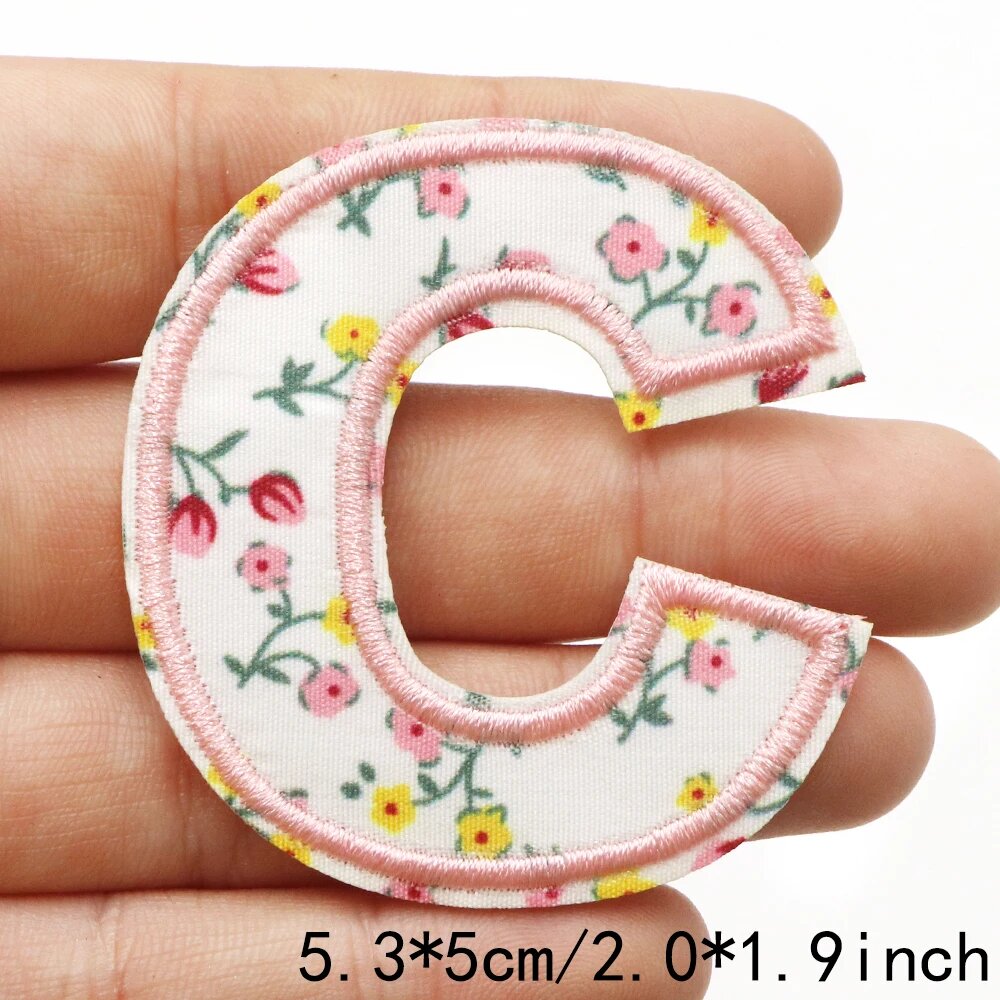 Вышитая буква алфавита C