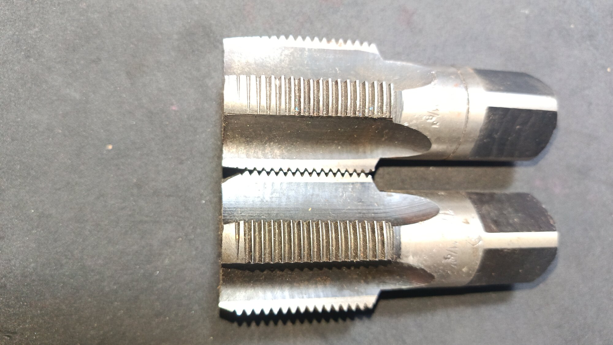 Метчик ручной трубный Труб 11/8" комплект из 2-х шт