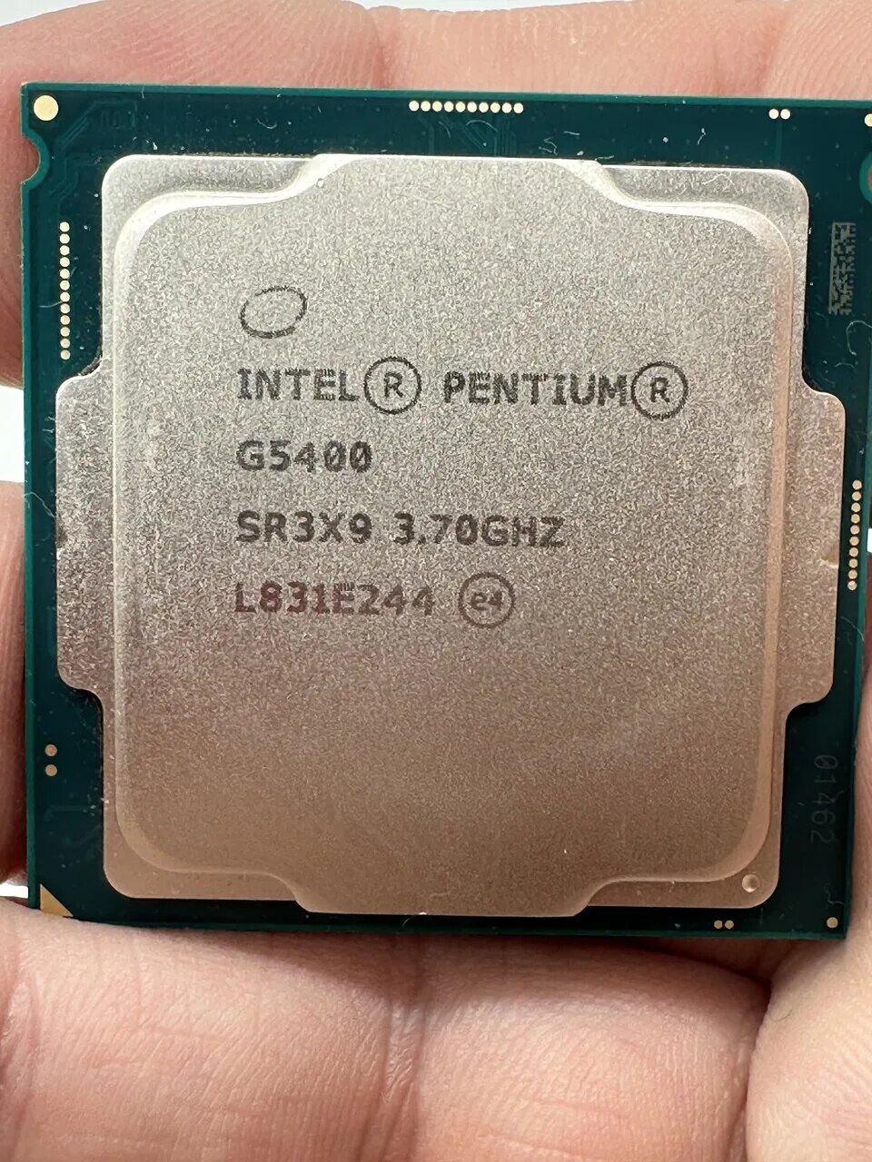 Процессор Intel Pentium Gold G5400 сокет 1151 v2 2 ядра 4 потока 3,7ГГц 54 Вт