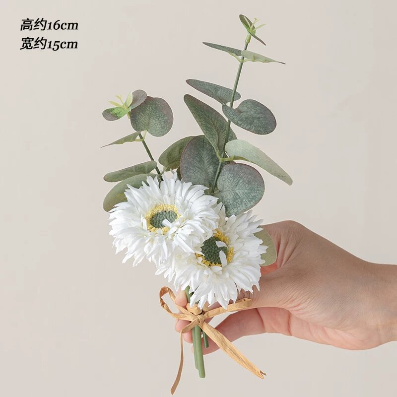 Искусственные цветы RoomTour: маленький букет, декоративная композиция из пластиковых цветов Белый букет из матовых