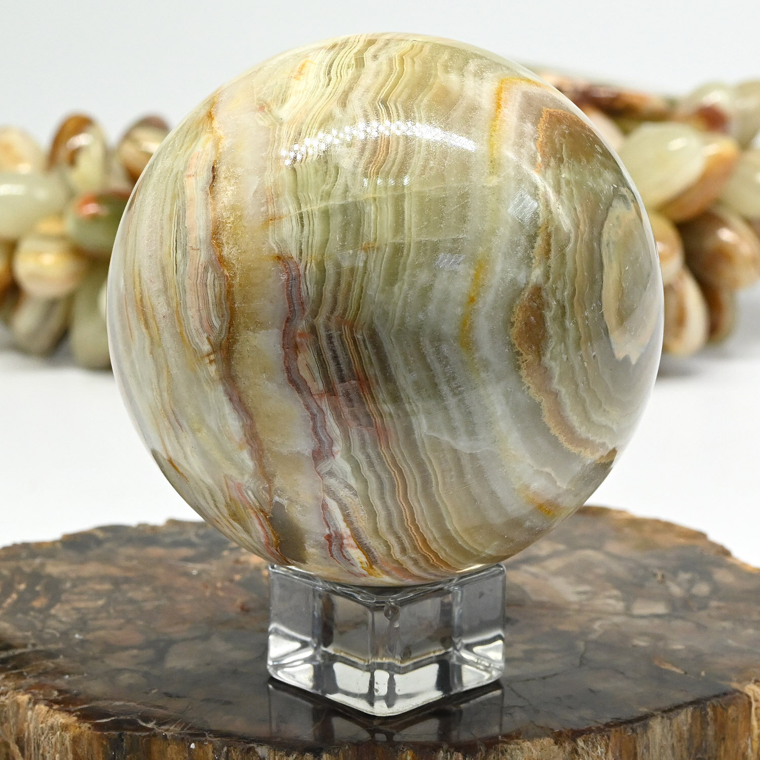 Шар из камня оникс диаметр 73мм .