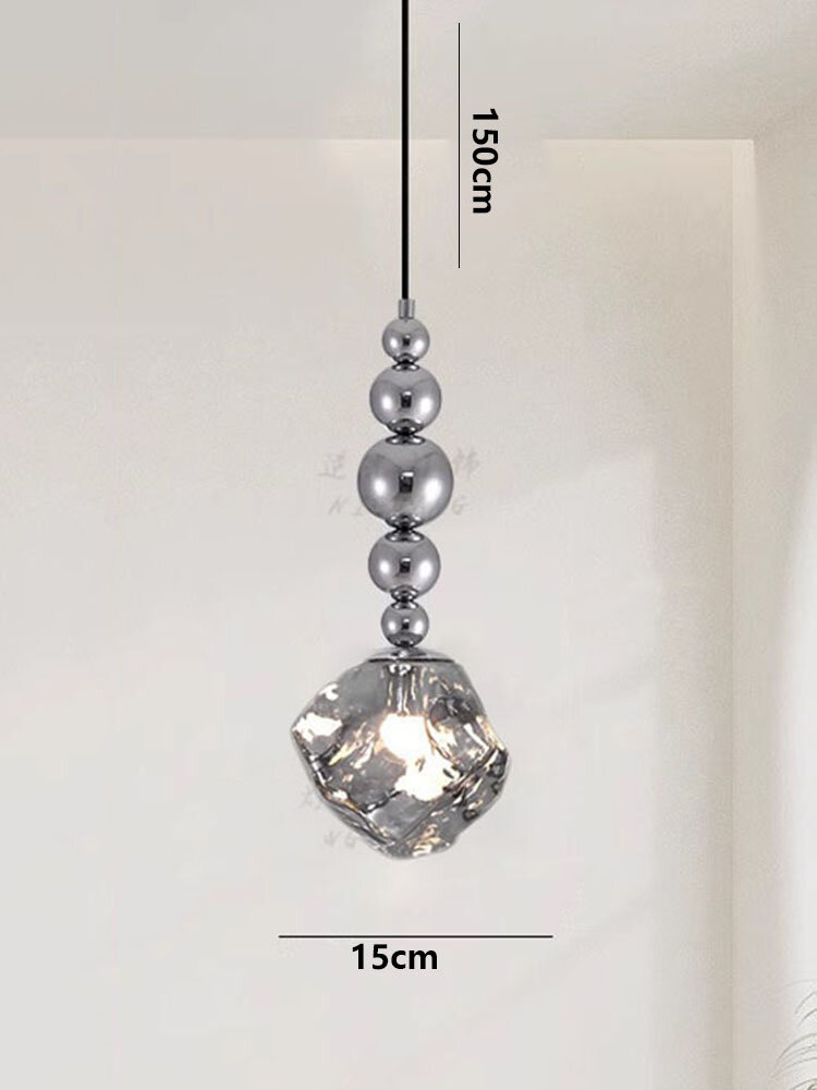 Современная мебель, украшенная люстрой на кровати спальни