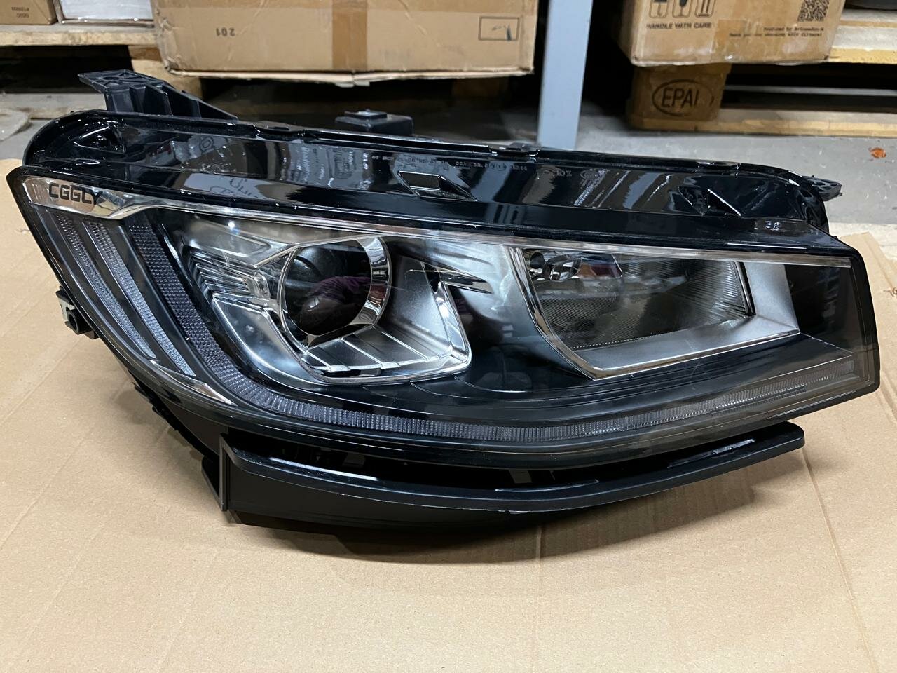 Фара головного света правая галоген Geely Atlas Pro