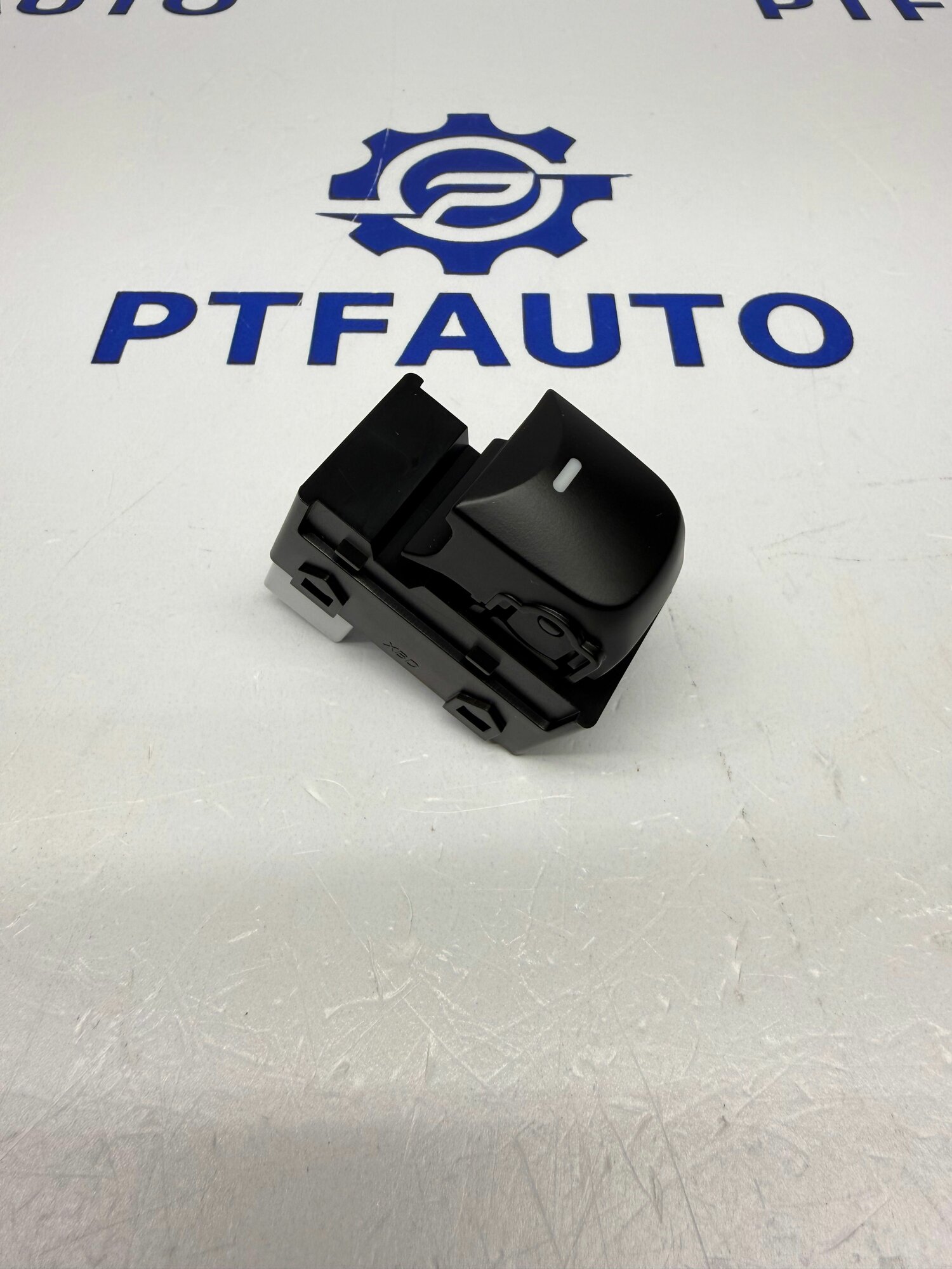 Кнопка стеклоподъёмника Hyundai Elantra