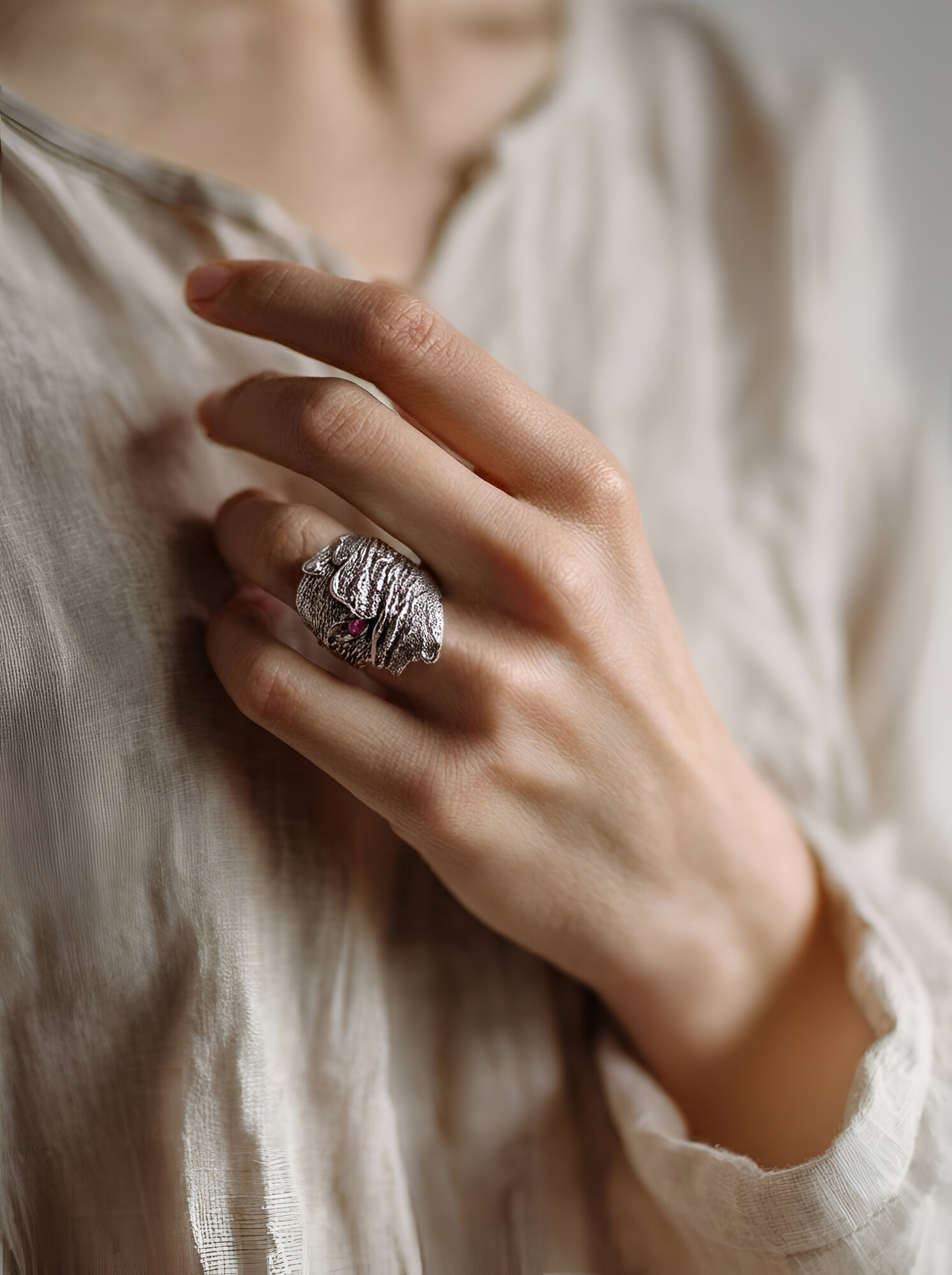 Перстень, серебро, 925 проба, оксидирование, корунд