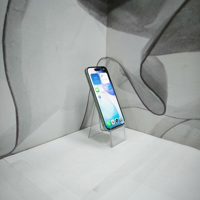 Смартфон Apple iPhone 15 6/128 Зелeный — фото 1