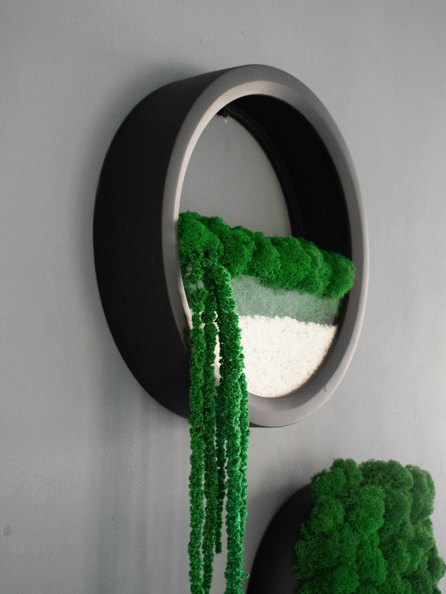 Набор черных настенных декоративных ваз из гипса 4 шт 10, 15, 20, 25 см с стабилизированным мхом и амарантом с сухоцветами на стену интерьерная с искусственными цветами настольная, Molecula Decor