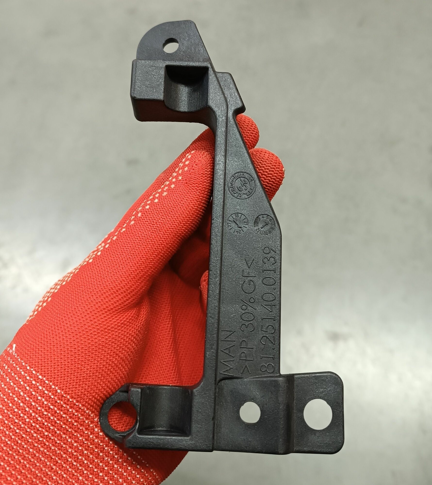 Кронштейн крепления фары левый MAN TGS , арт. 81251400139 MAN