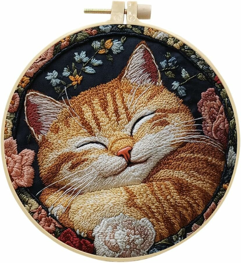 Набор для вышивания кошки, включающий ткань с рисунком, рамку для вышивания, инструкции по игле и нитки.
