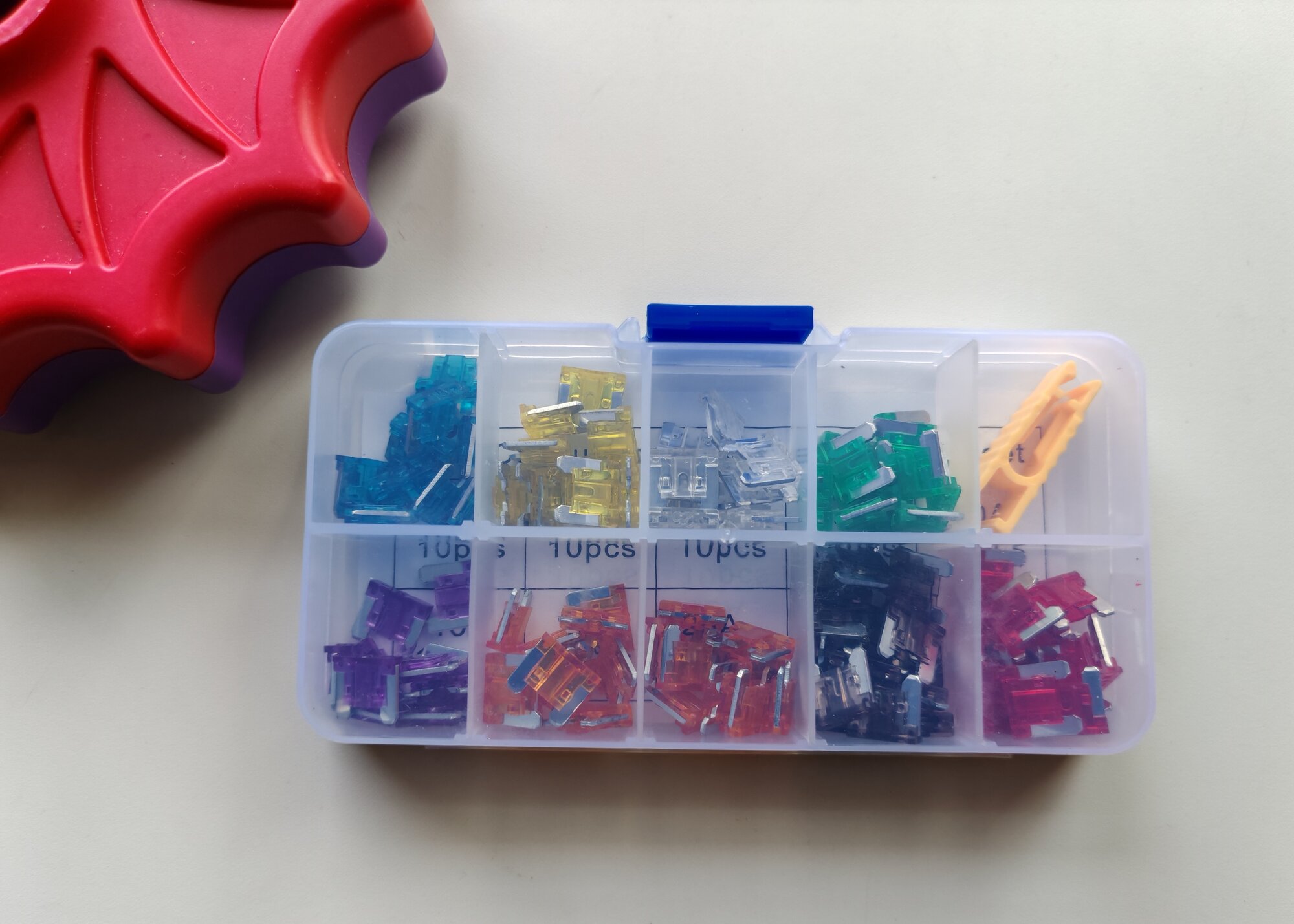 Набор автомобильных предохранителей типа лезвия 2/3/5/7,5/10/15/20/25/30/35A с коробкой и зажимом, 100шт