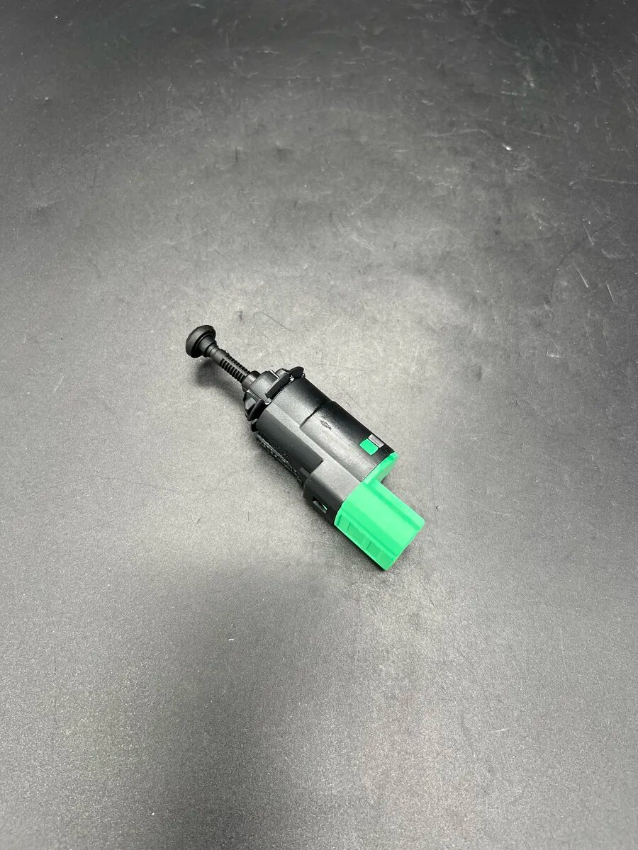 Концевик педали тормоза Новое