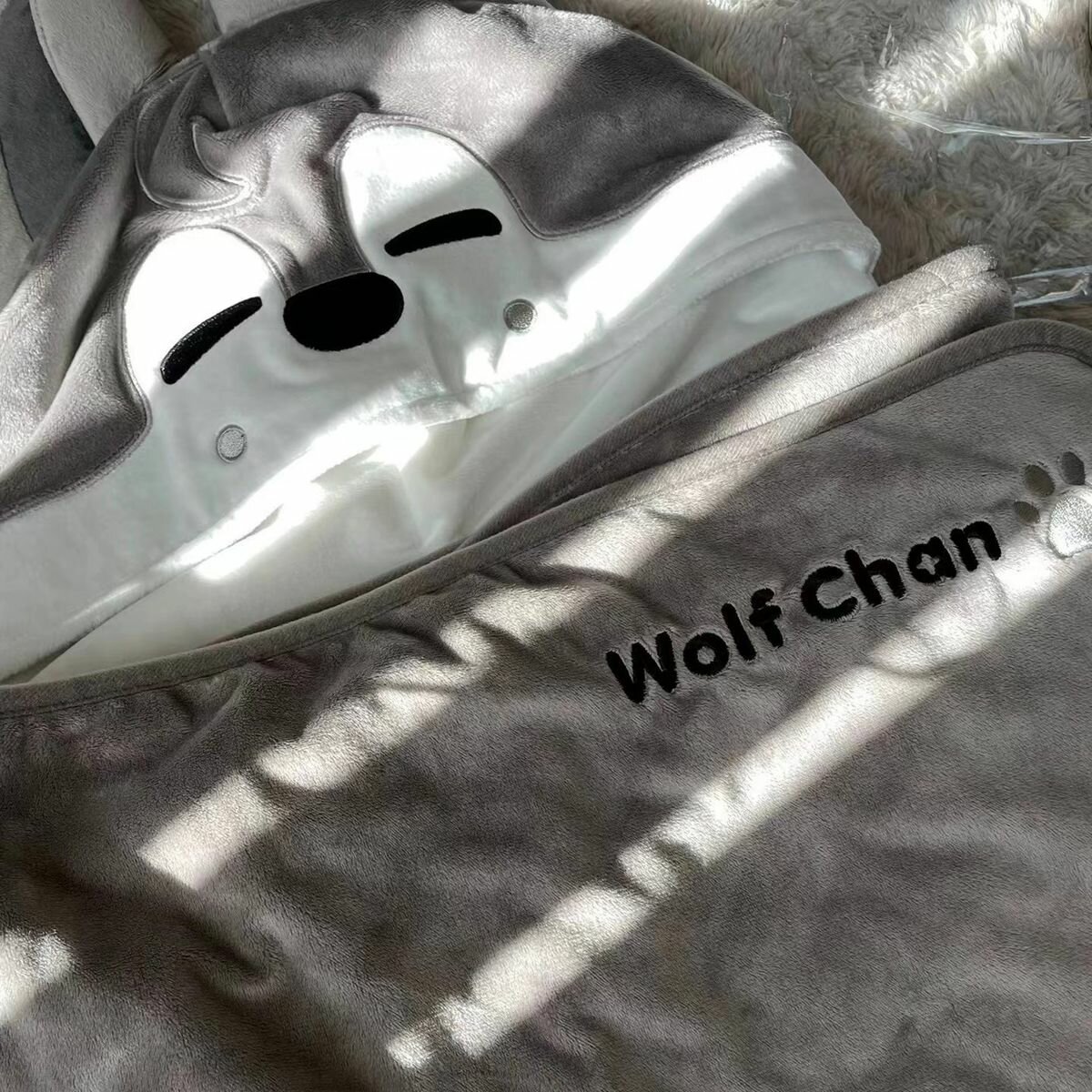 Мягкий плед-пончо с героями SKZOO Stray Kids – уютное одеяло с плюшевыми игрушками для детей и подростков