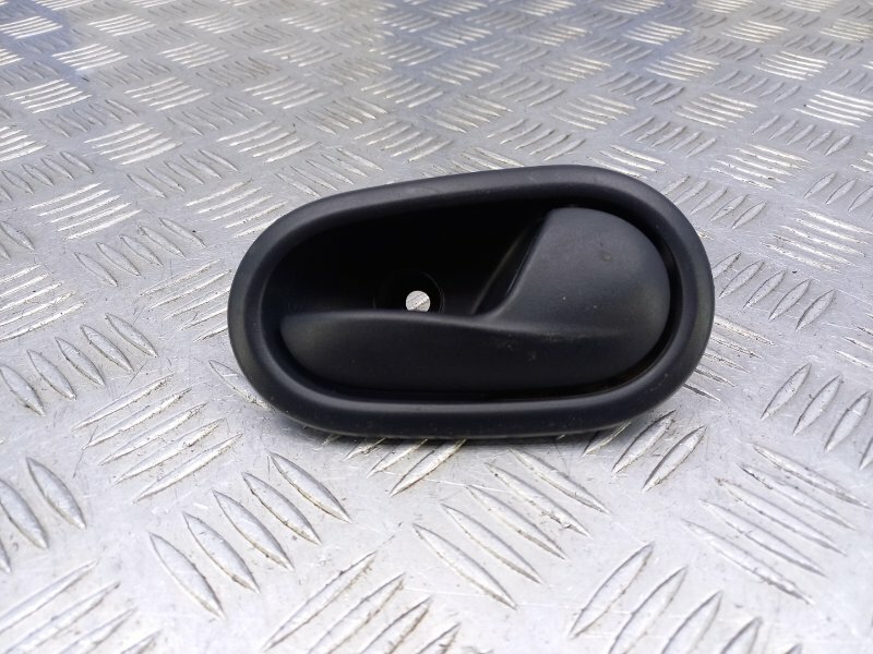 Б/У Ручка двери задней внутренняя правая Renault Logan 2 / Рено Логан 2 1.6 K4M2842 102 Л.С. 2015