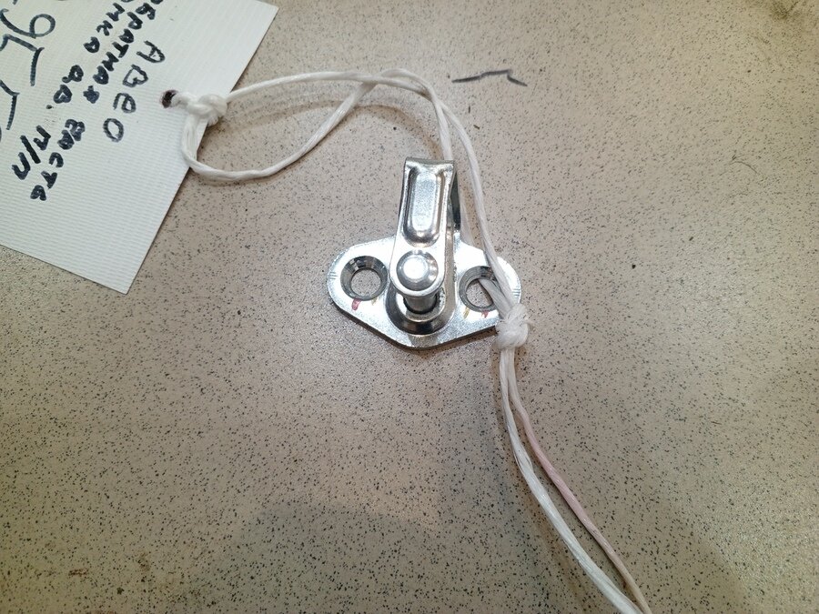 Ответная часть замка двери от Chevrolet Aveo T300 2011-2015