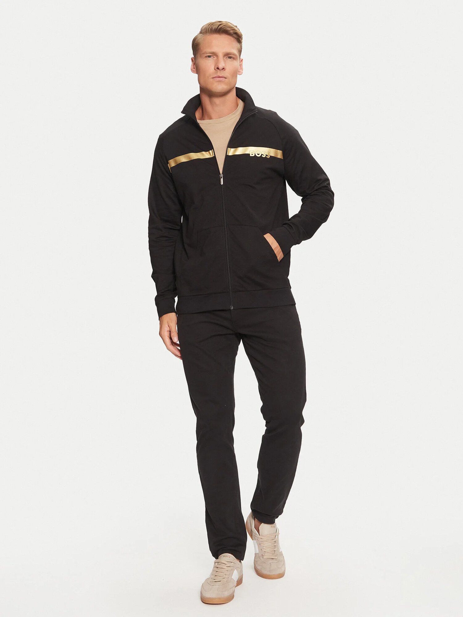 Костюм спортивный