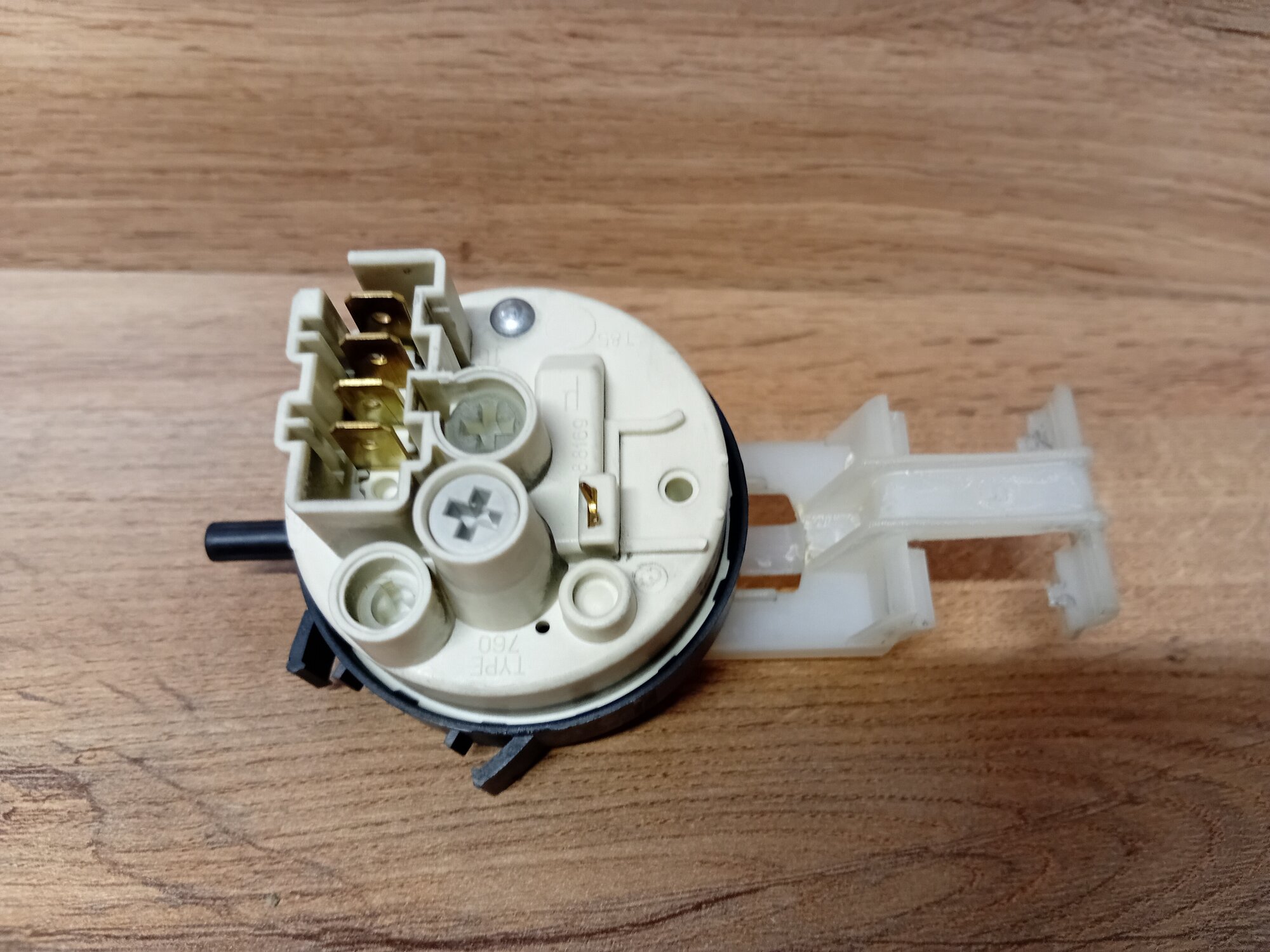 Прессостат( датчик уровня воды) для стиральной машины Indesit WISL83 б/у