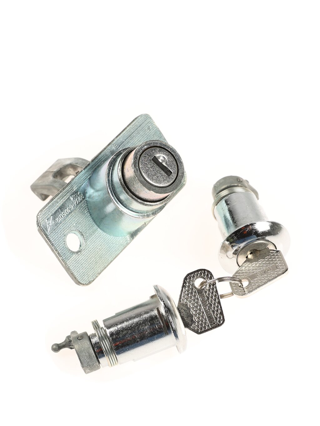 Личинки с замком багажника 2104