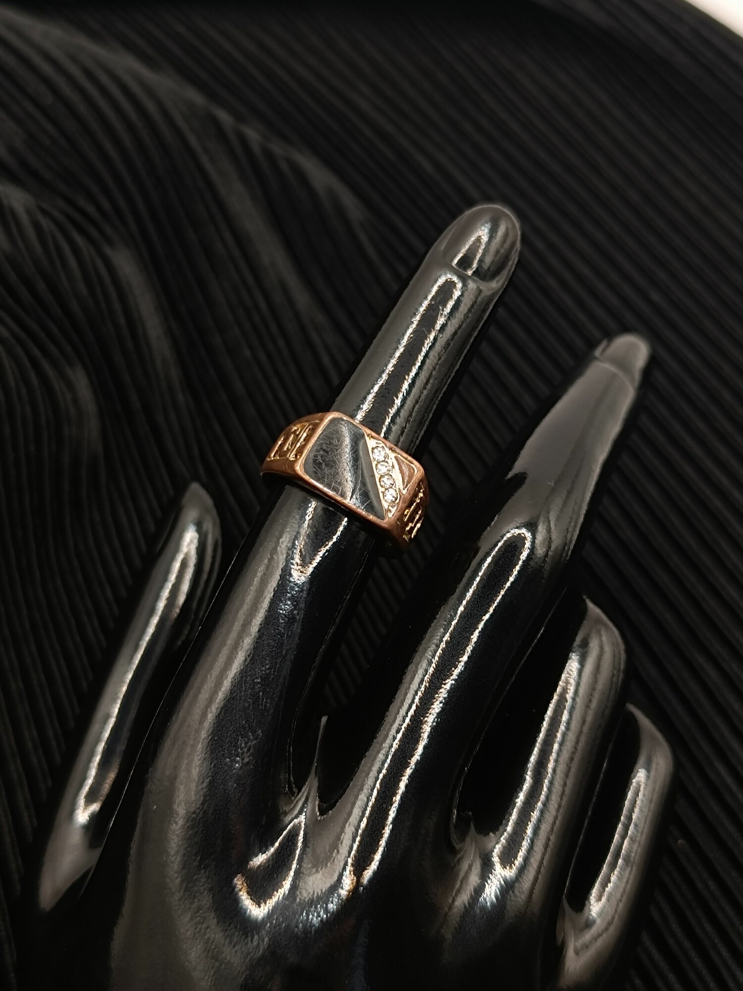 Винтажное позолоченное кольцо печатка, размер 17.