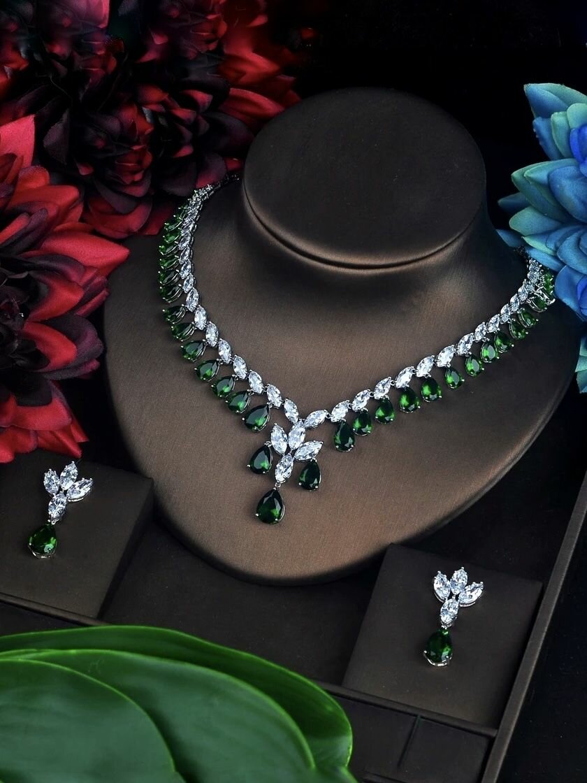 Комплект бижутерии: серьги, колье, фианит, Swarovski Zirconia, кристаллы Swarovski