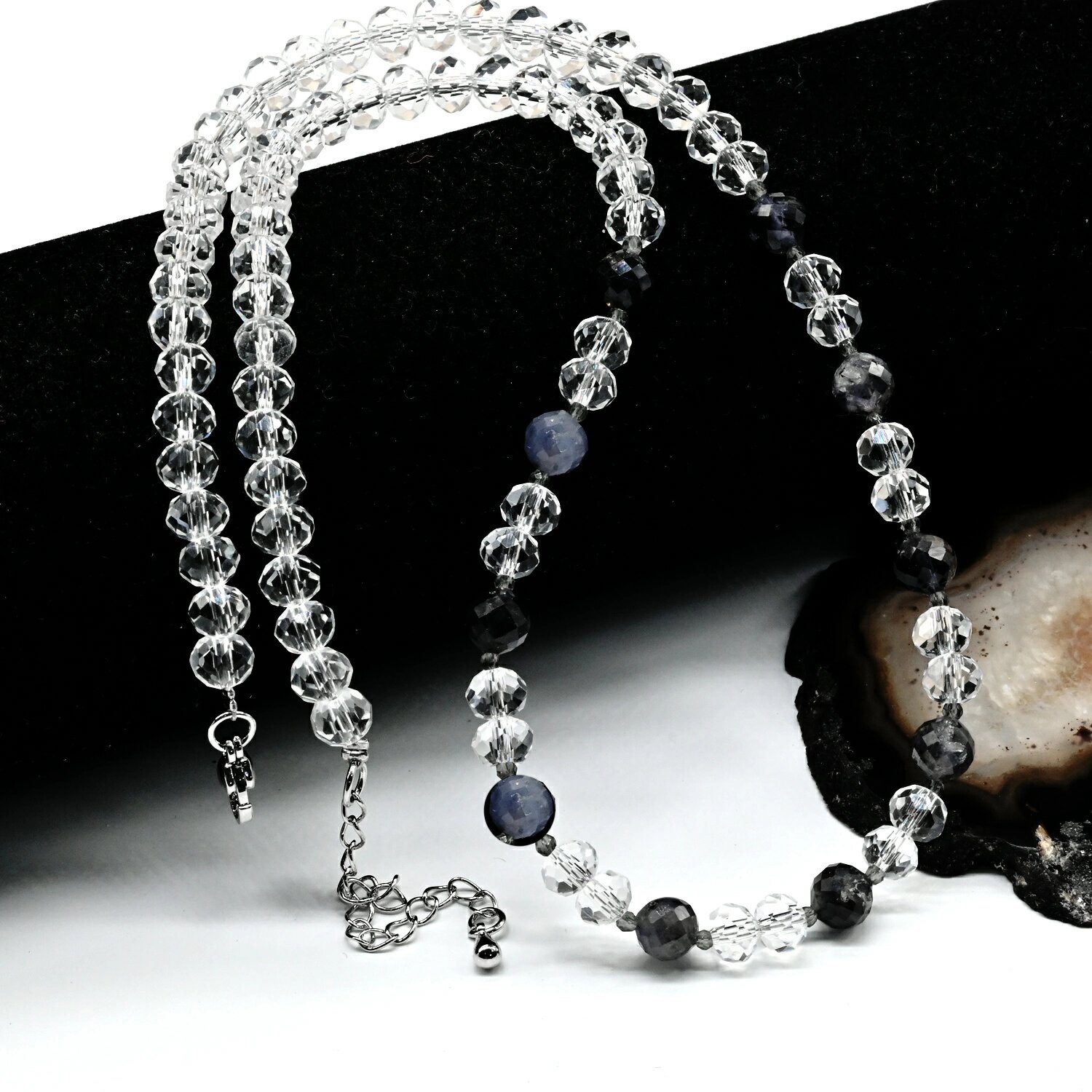 Бусы, иолит