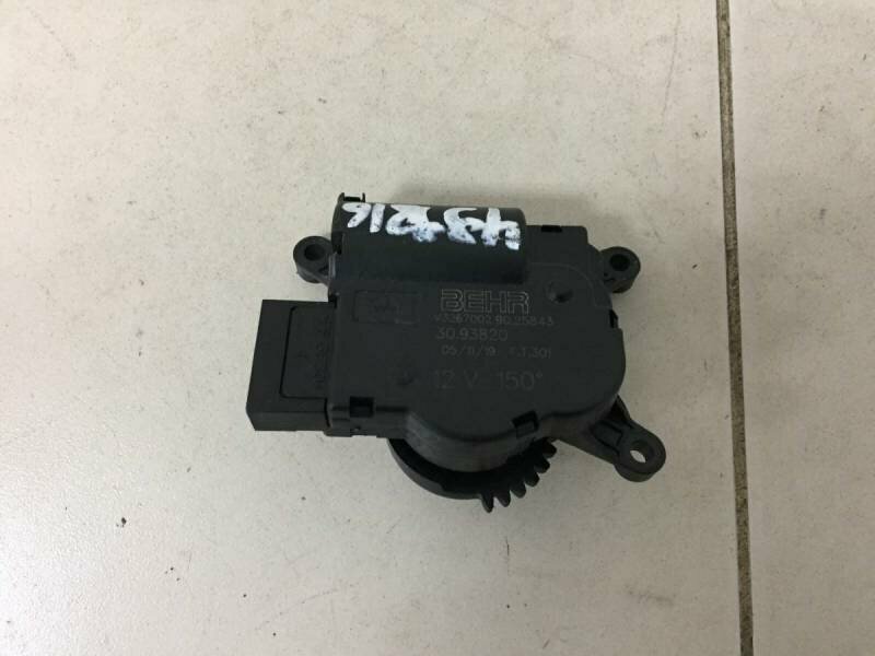 Моторчик заслонки печки Volkswagen Polo Mk6 2020 кат.номер: 6R1907511