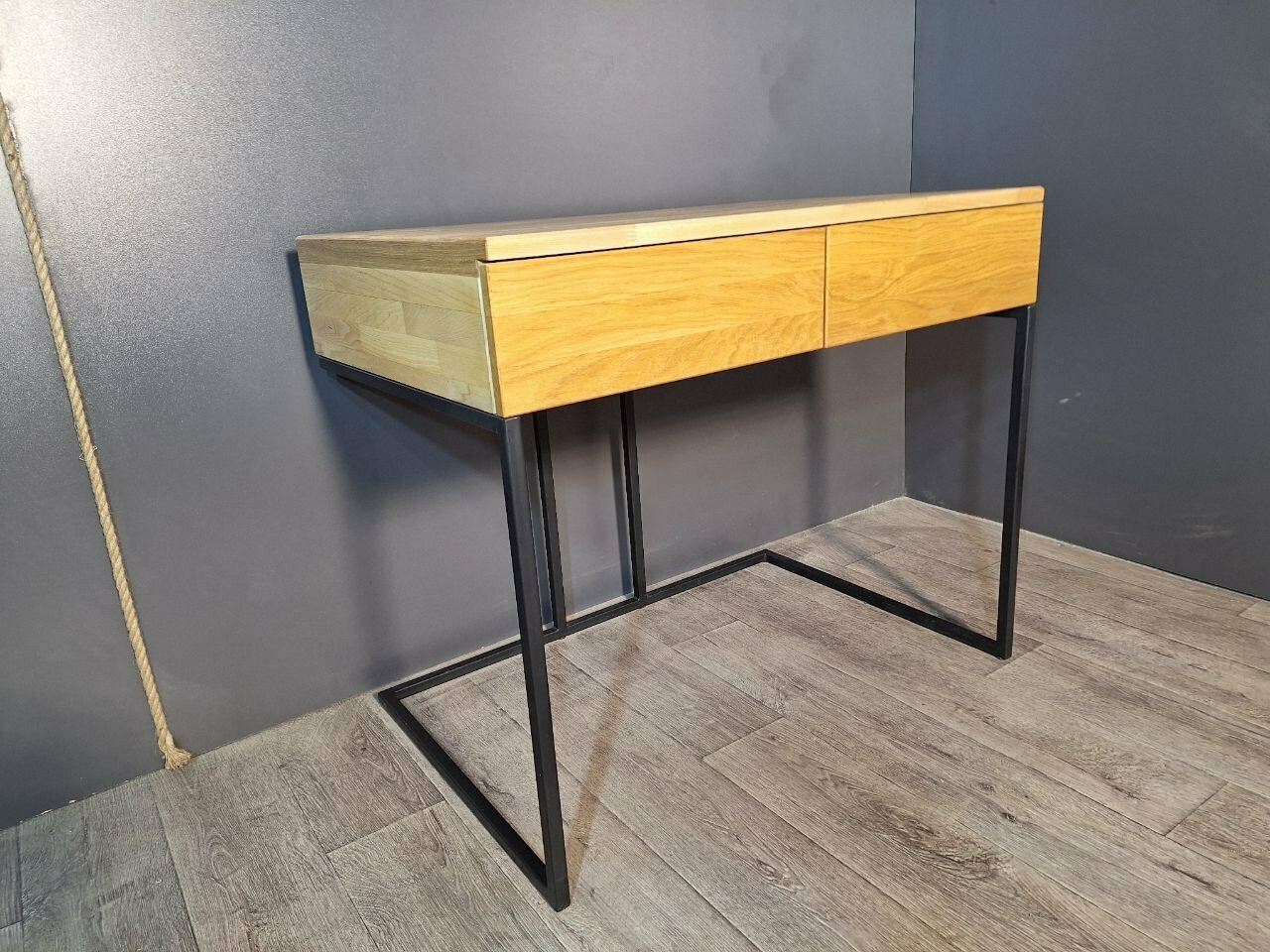 Консоль "EasyLOFT" в стиле лофт из массива ясеня, для гостиной, с размерами 90х60х77 см