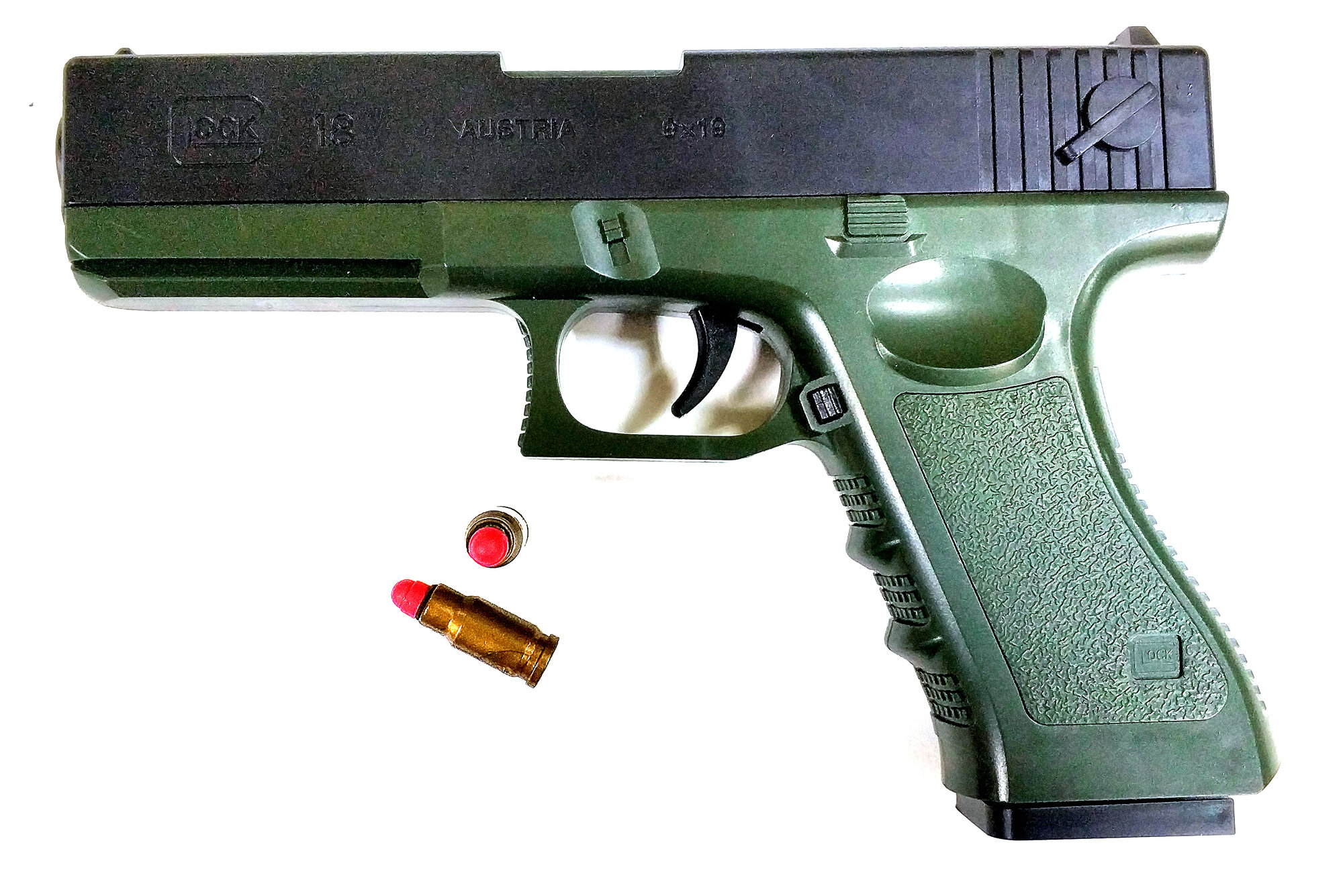 Пистолет стреляет пулями с гильзой SILENCER SUPERIOR PERFOMANCE, пластик, размеры 21*13,5*3 см