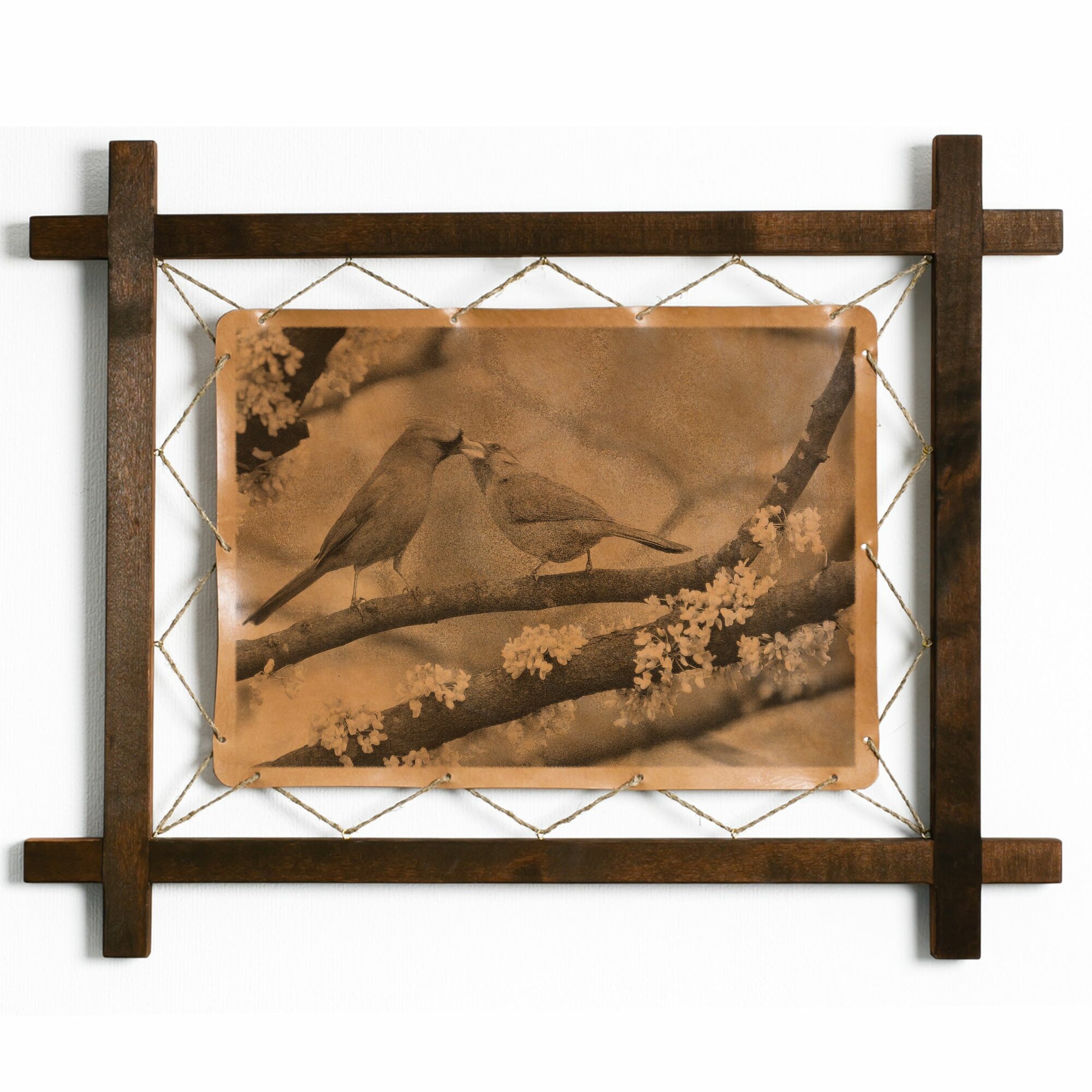 Интерьерная картина из натуральной кожи "Птички целуются", декоративное настенное панно в деревянной раме, BoomGift