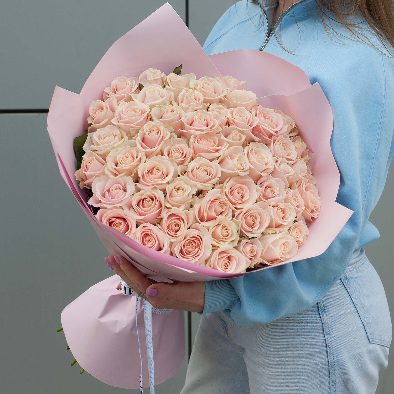 Букет цветов в персиковых тонах "Жемчужина из роз" в подарочной упаковке