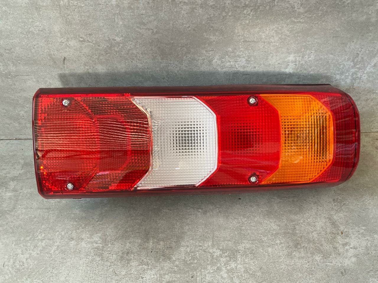 Фонарь задний MERCEDES ACTROS MP4 MP5 правый (мерседес актрос)