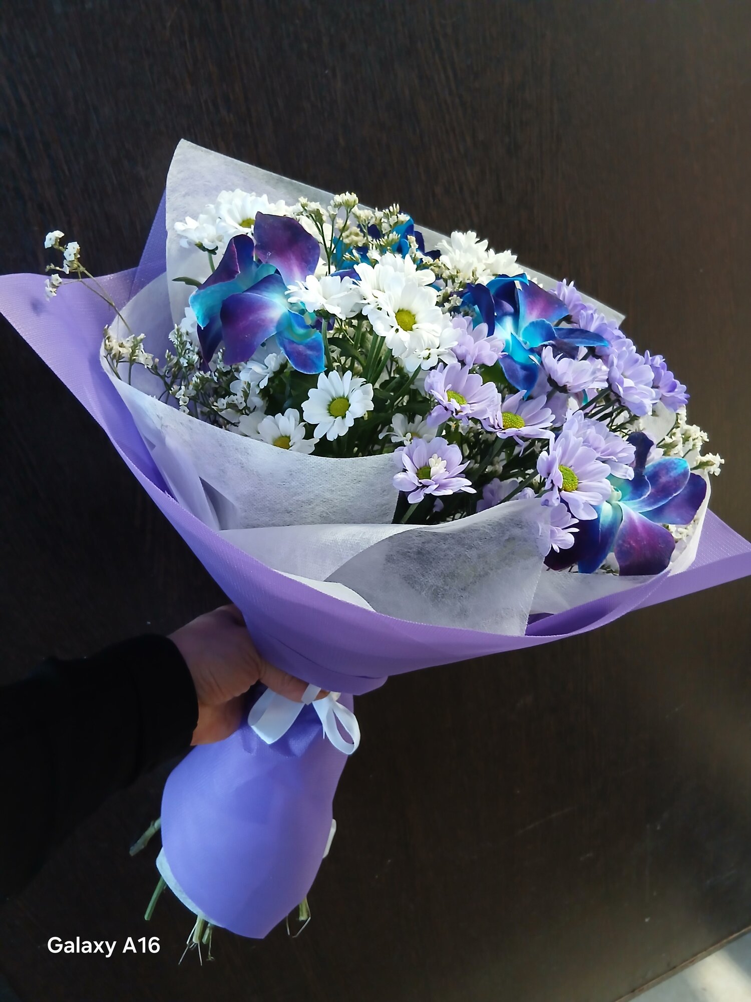 Букет из звездной орхидеи и сантини 5 ш