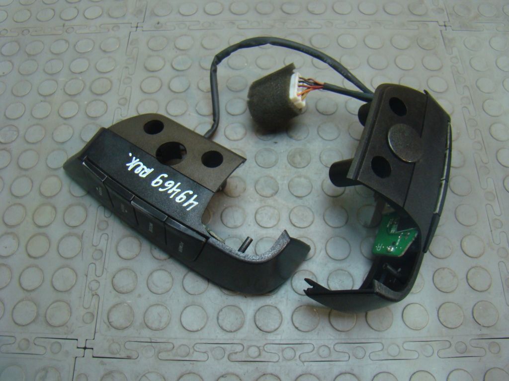 Блок кнопок в рулевое колесо Ssang Yong Rexton I 2001-2006 8591108200 (с пробегом)