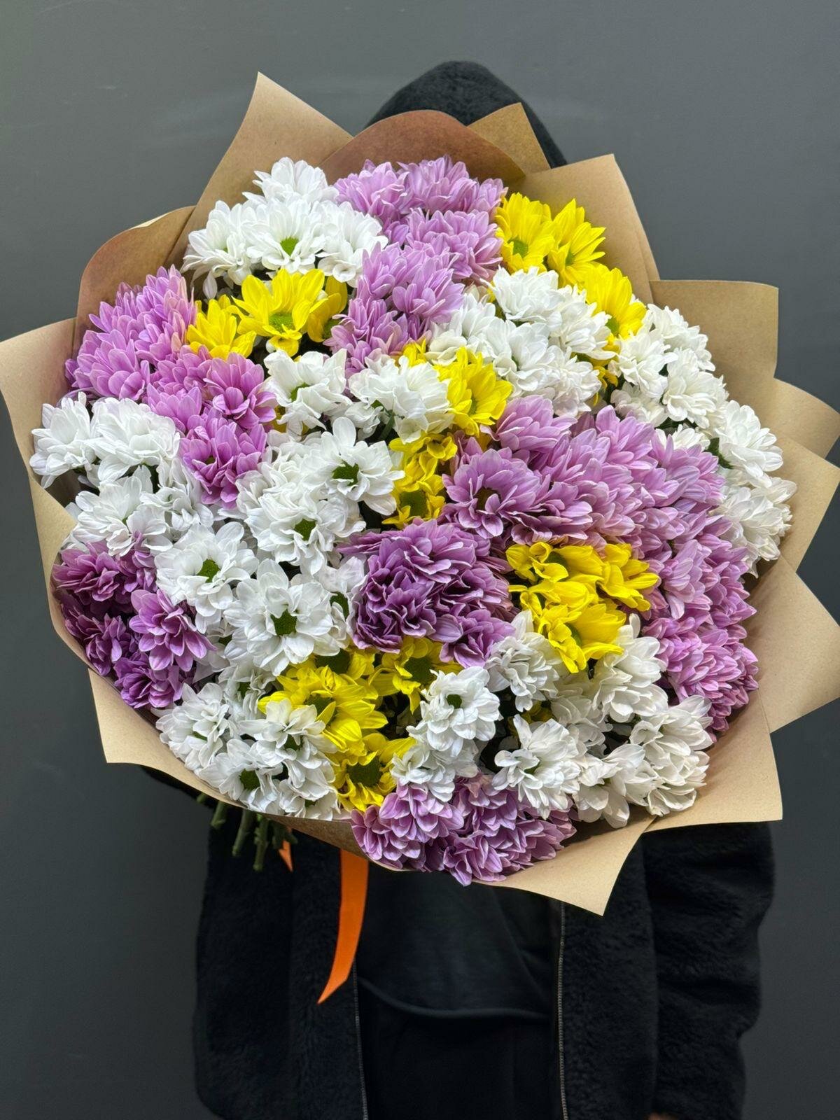 Хризантемы 25 шт. / Букет хризантем / микс желтые, белые, розовые / Цветы Москва