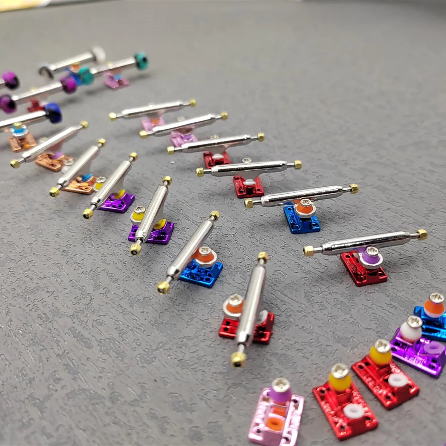 Металлические грузовики для фингерборда 34 мм фиолетовый