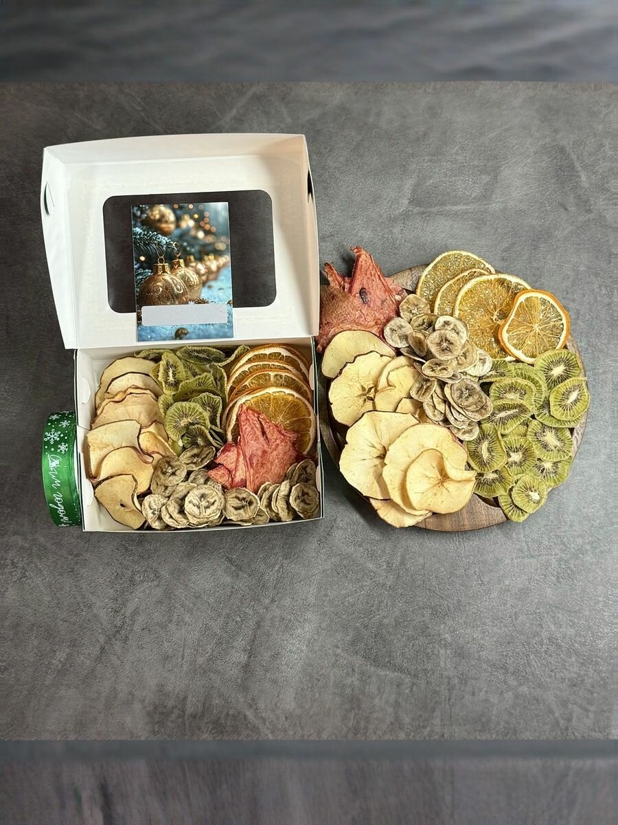 Новогодний подарок фруктовых чипсов без сахара