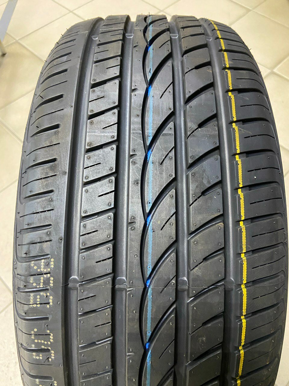 R-16 205/55 Aplus A607 94W XL