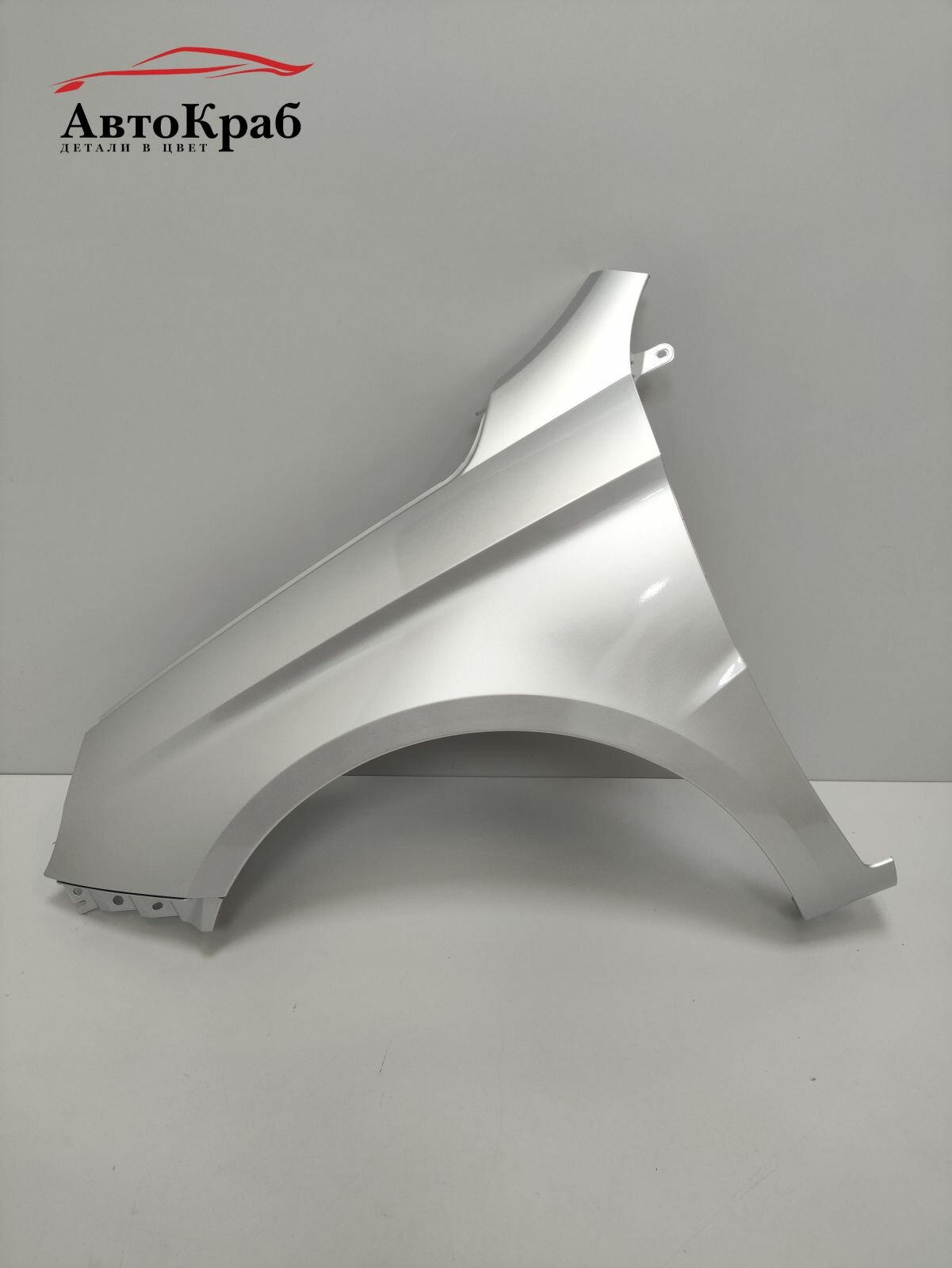 Крыло переднее левое пластиковое в цвет для Lada Веста 2015 - 2023 г. 691 - платина, серебристый
