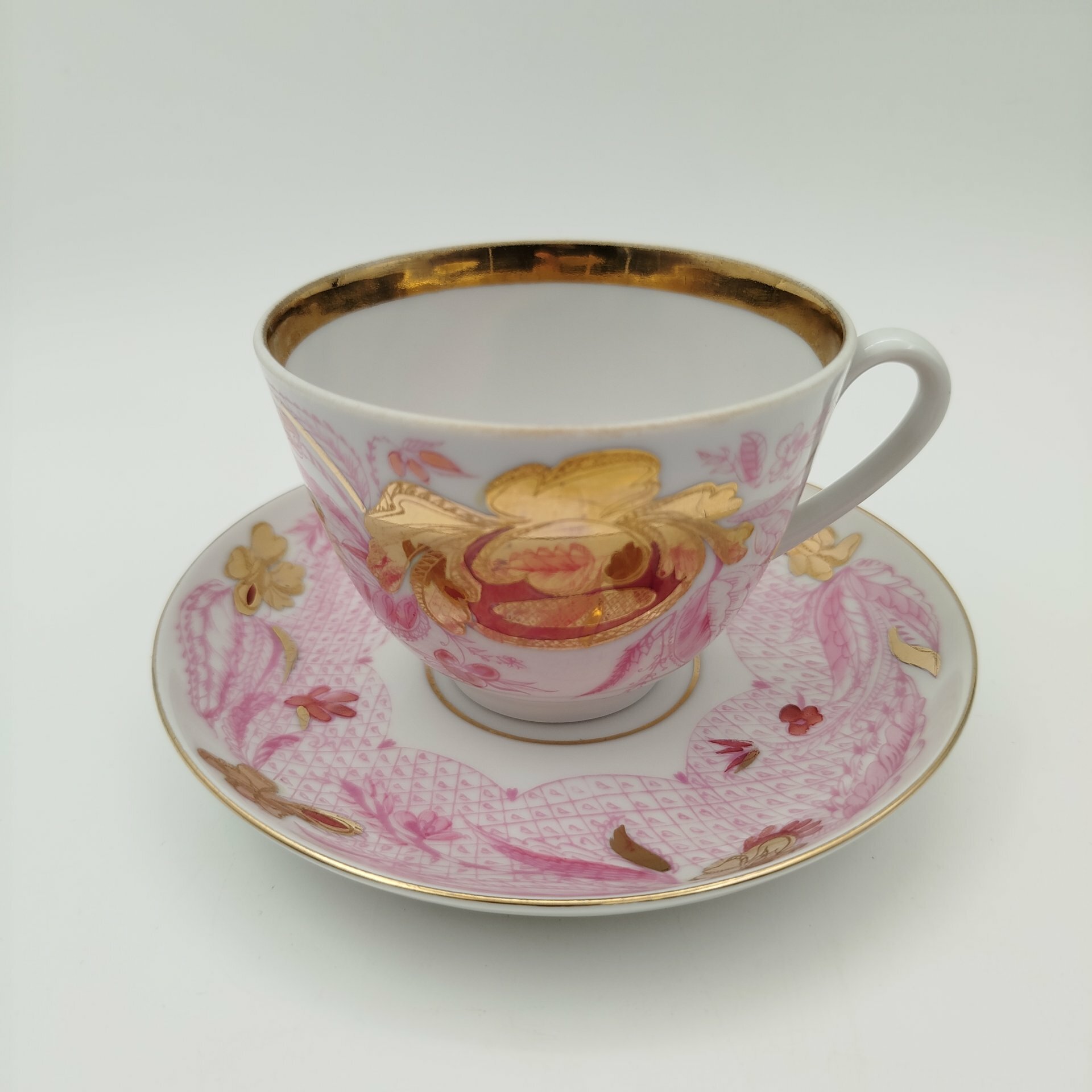 Пара чайная, украшенная декором в виде тюльпанов, фарфор, деколь, золочение