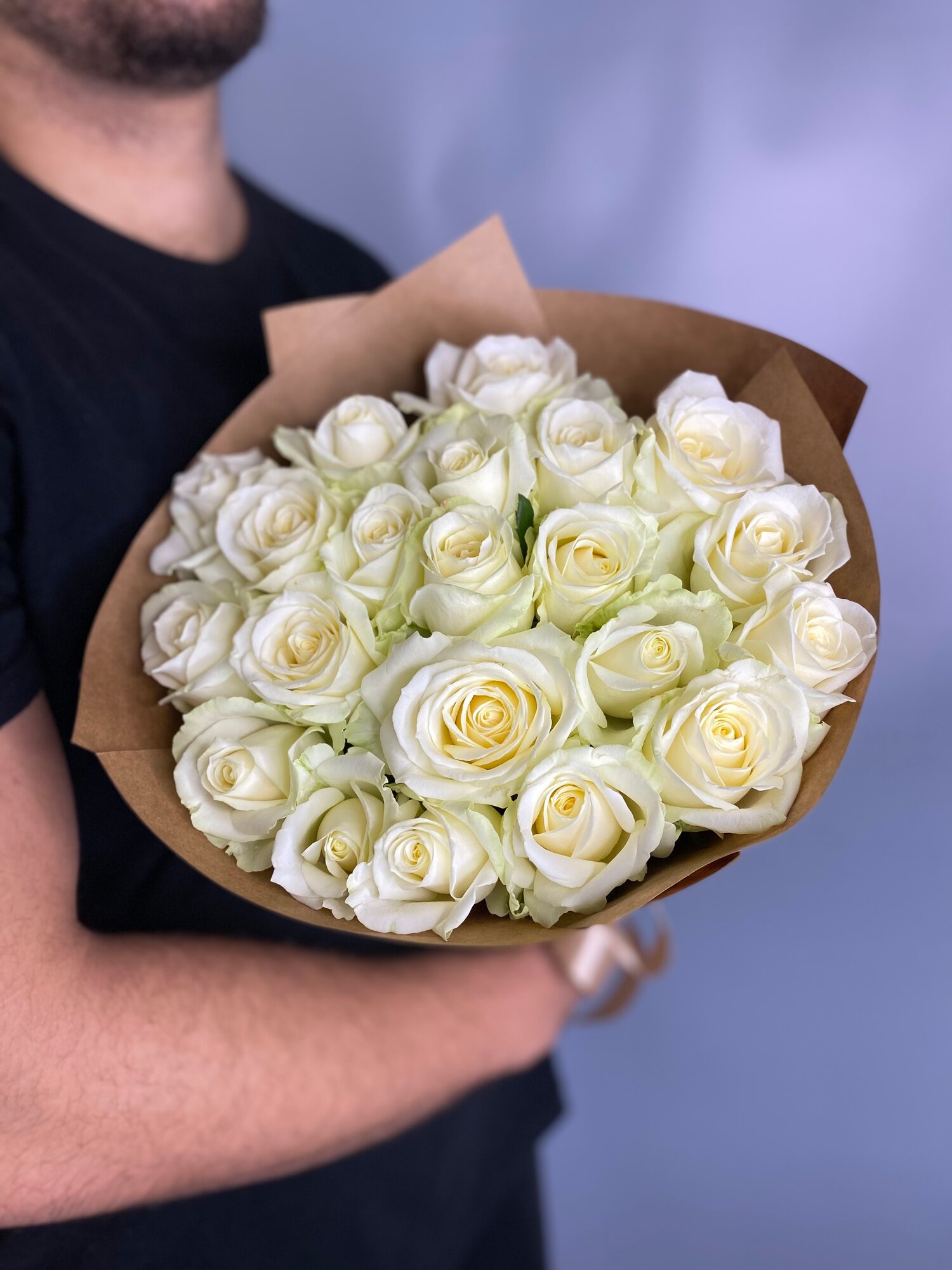 Шикарные белые розы для любимой 21 шт в Эко упаковке