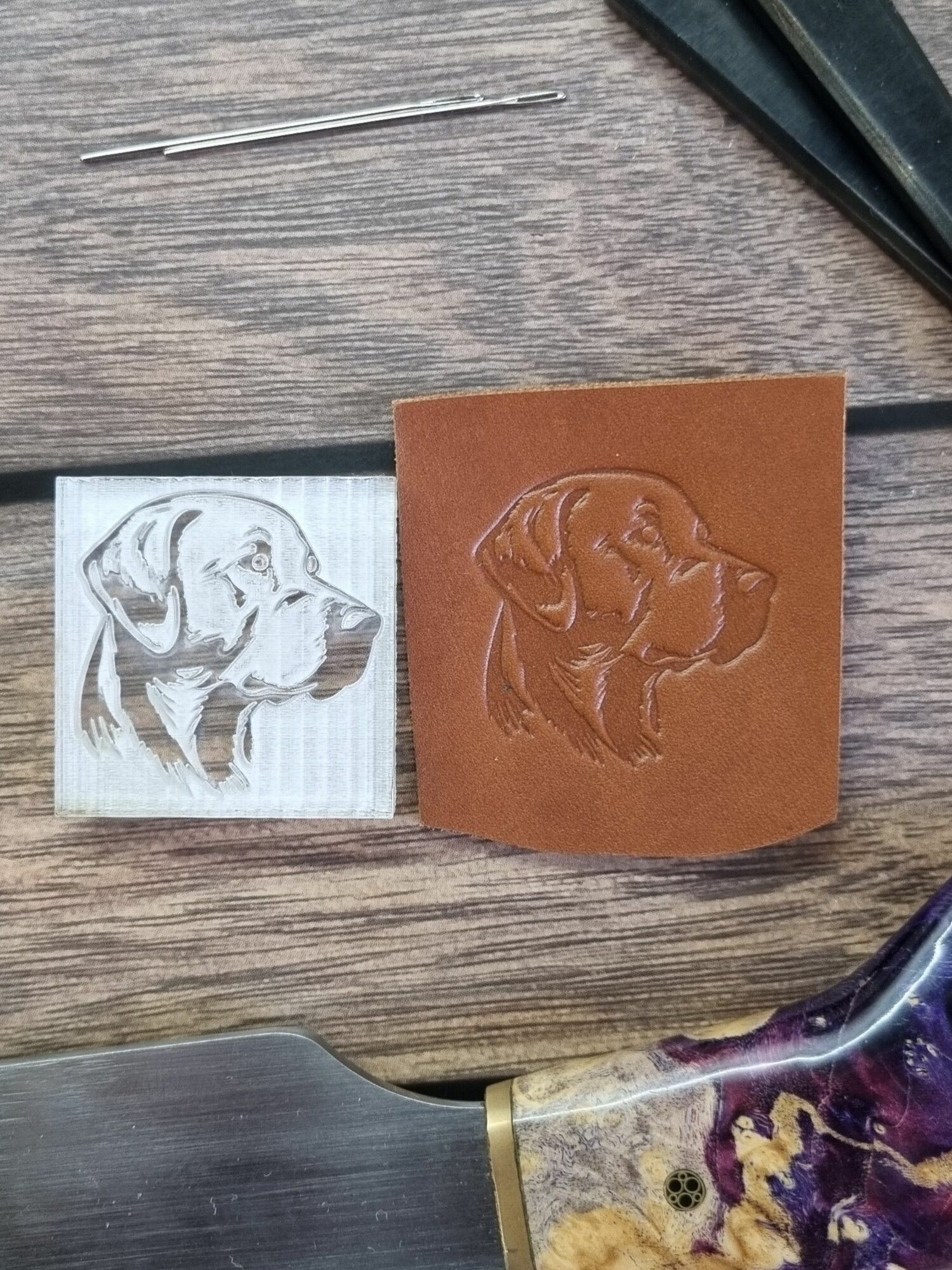 Акриловое клише для тиснения по коже " Лабрадор ". Подходит для изготовления и оформления обложек.