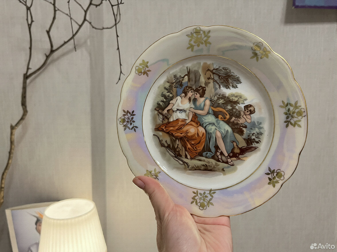 Тарелки Kahla "Мадонна", фарфор, с античной росписью, с золотой окантовкой, винтажные, 2 шт