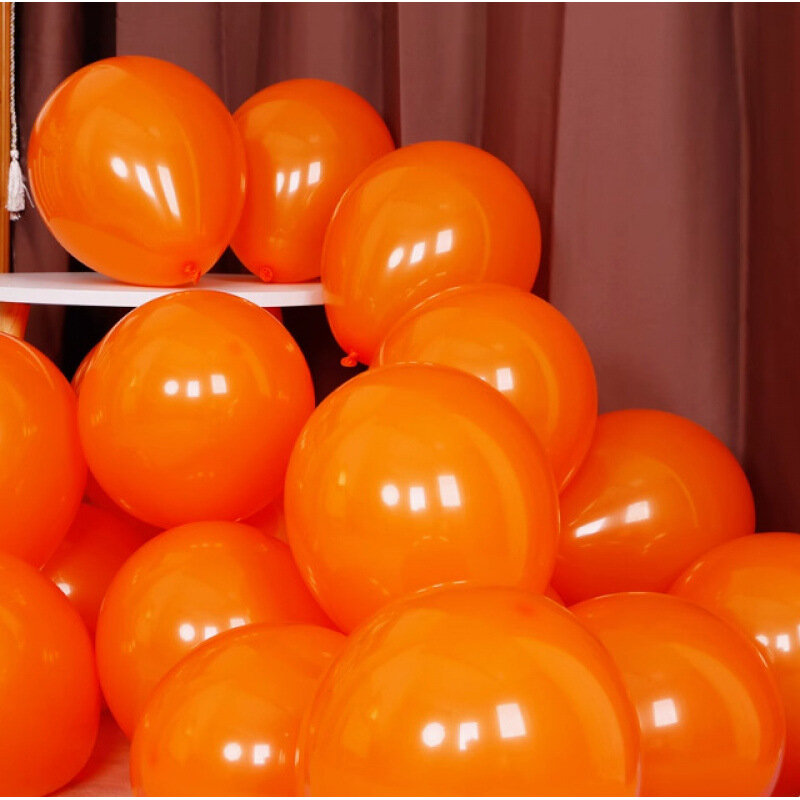 Оформление сцены с воздушными шарами для выпускного, открытия, свадьбы, дня рождения. Арка из латексных утолщенных красных шаров.