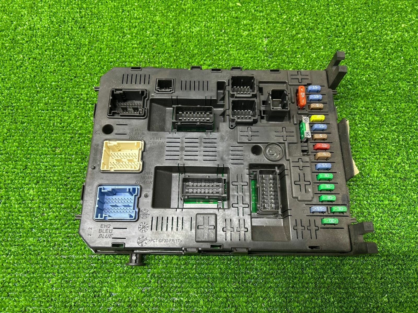 Блок предохранителей салонный Peugeot 3008 EP6CDT