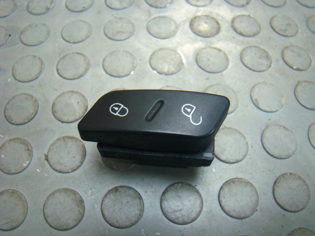 VW Tiguan 1 Кнопка центрального замка 1K0962126B