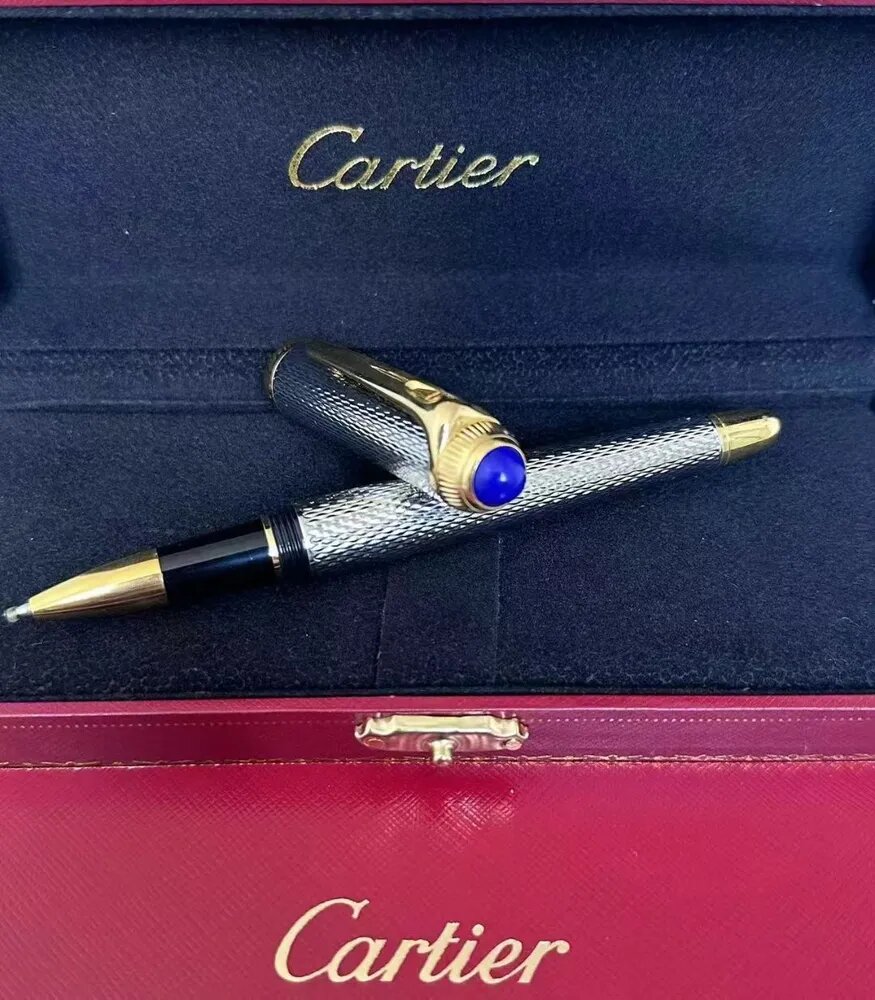 Cartier Шариковая ручка из серебра, с золотыми элементами и синим камнем, для элегантного письма — фото 1