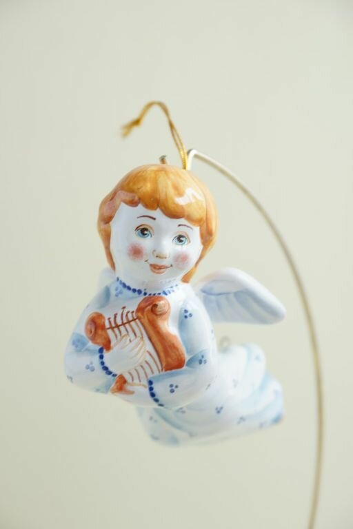 Ёлочная игрушка "Парящий ангел". Ярославская майолика. Керамика ручной работы. Сделано в России.