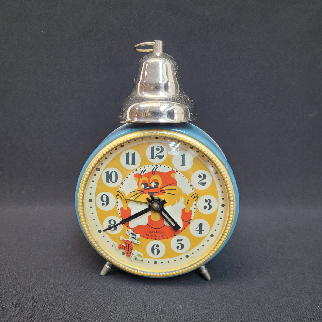 Винтажные часы-будильник "Янтарь" с котом Леопольдом голубые, работают, СССР