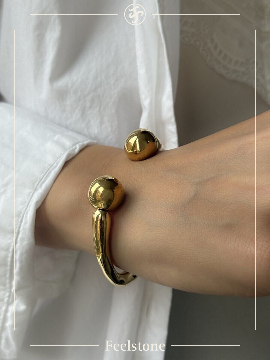 Незамкнутый браслет