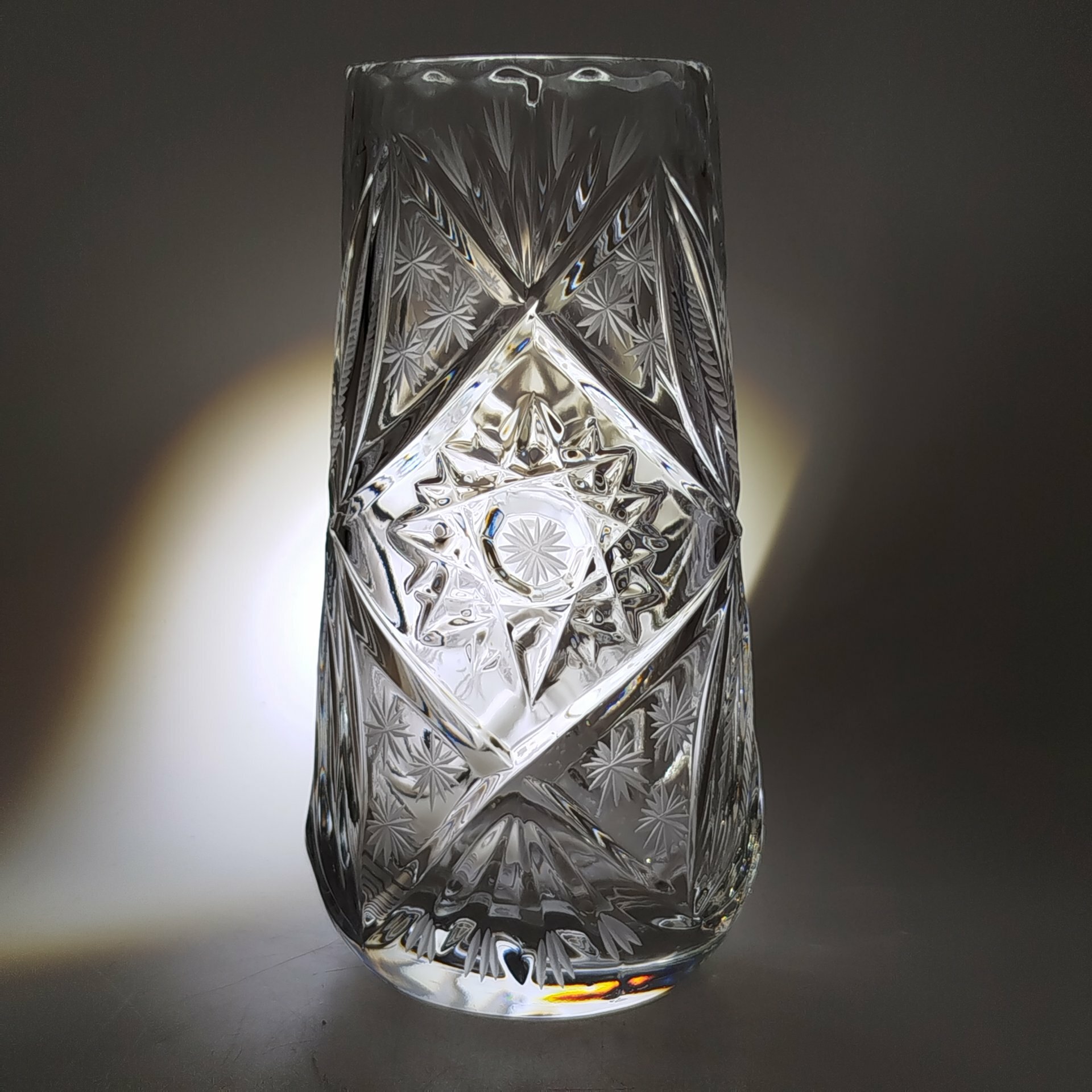 Ваза для цветов с резным декором, хрусталь, алмазная грань, СССР, 1970-1990 гг.