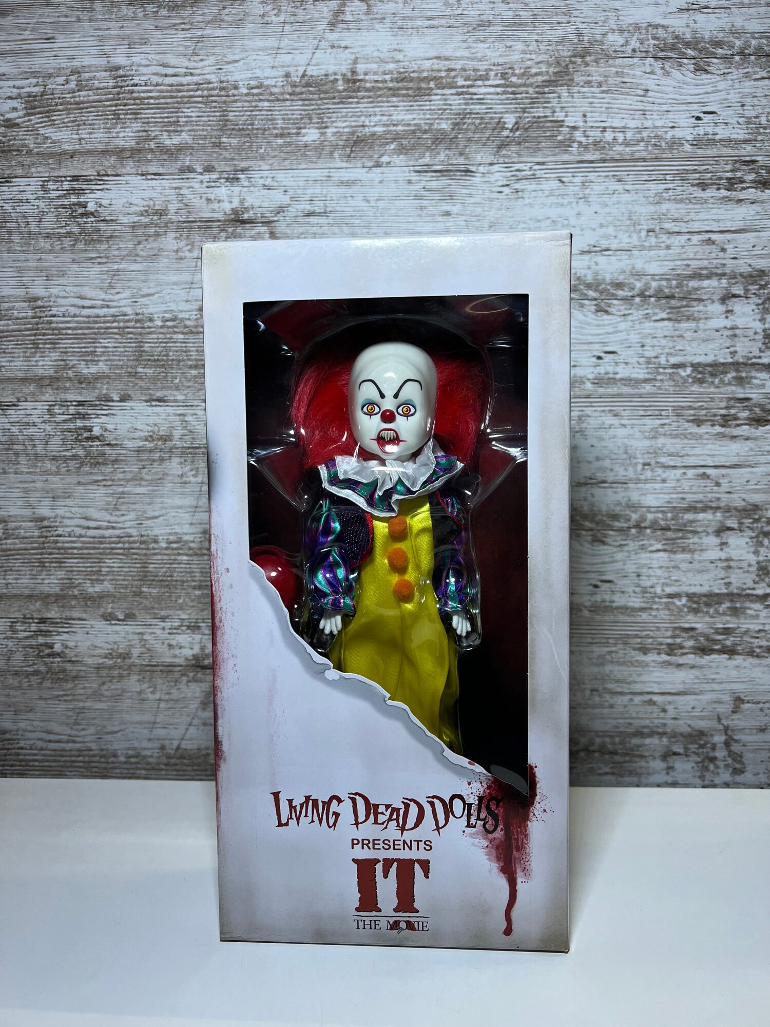 Фигурка Оно Пеннивайз, клоун, Living Dead Dolls presents It, 30 см от Mezco Toyz